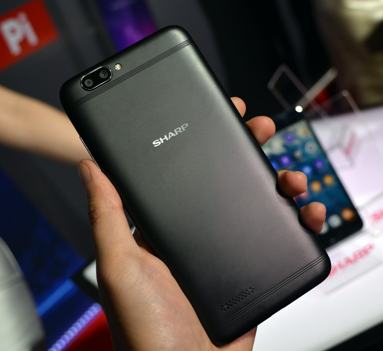 Bộ đôi smartphone Sharp R1 và R1s được mở bán tại Việt Nam | Tech ...