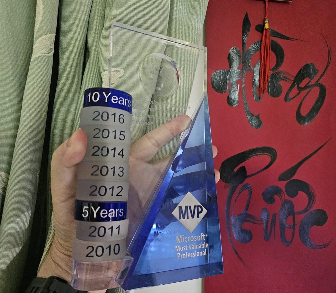 Mừng cậu em vượt qua cái mốc 10 năm liền nhận giải thưởng Microsoft MVP | Tech.MediaOnline